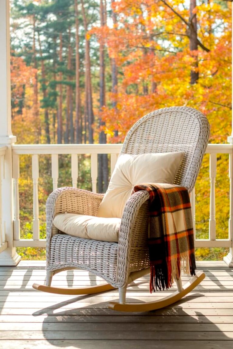 9+ Super Easy Fall Porch Ideas to Recreate Today - Effortless She